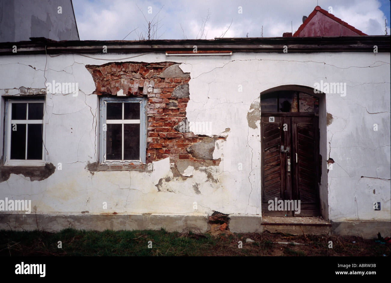 Disintegrating bricks hi-res stock photography and images - Alamy