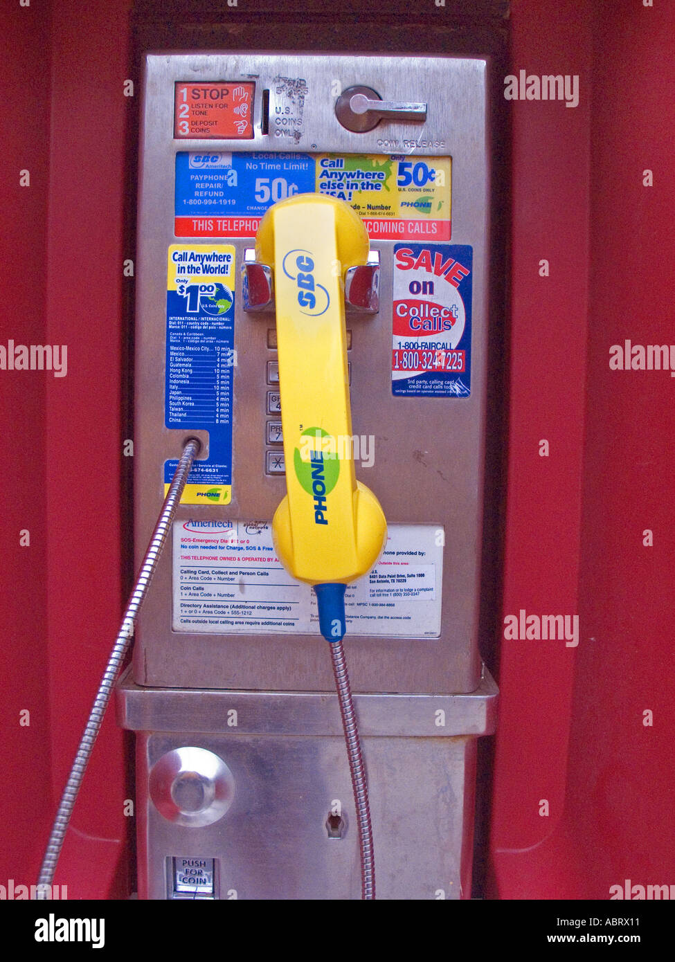 Public telephone telecommunications hi-res stock photography and images ...