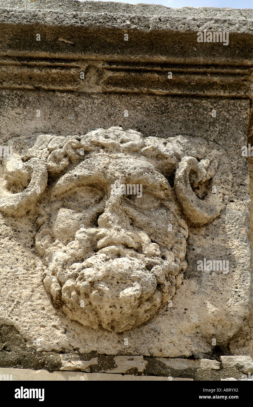 Carved Roman faces looking onto the Forum Zadar Stock Photo - Alamy