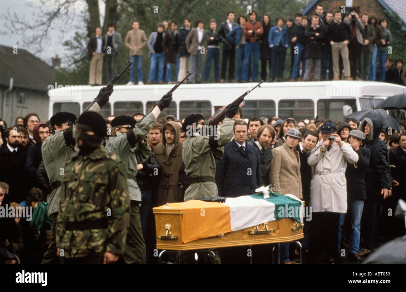 Ira soldier northern ireland hi-res stock photography and images - Alamy
