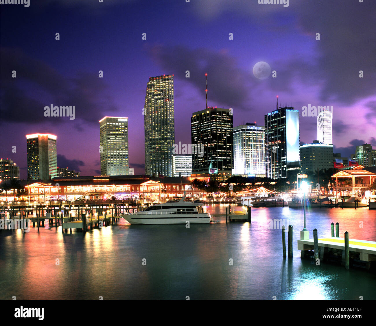 Downtown miami nightlife hi-res stock photography and images - Alamy
