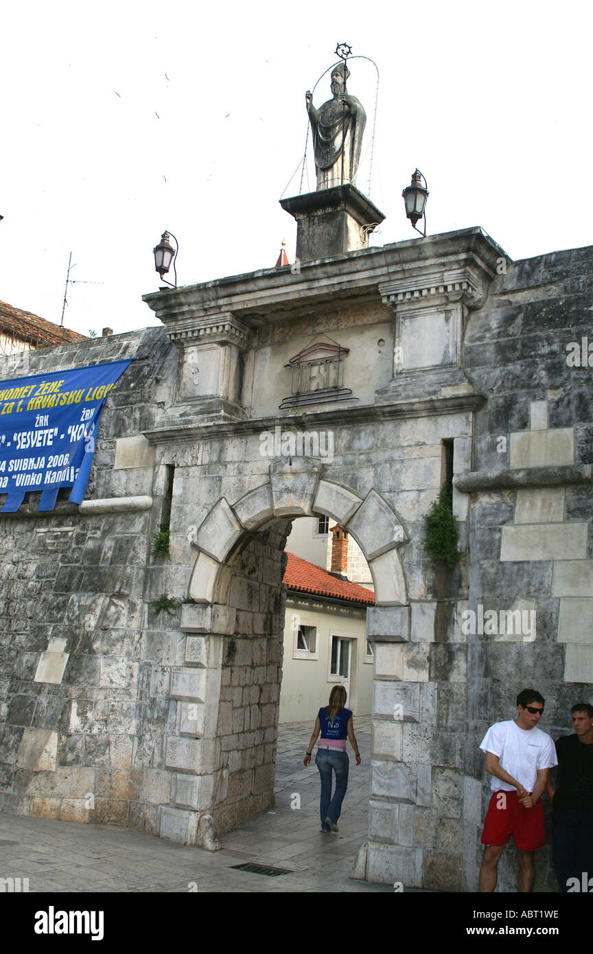 City gate sea gate trogir hi-res stock photography and images - Alamy