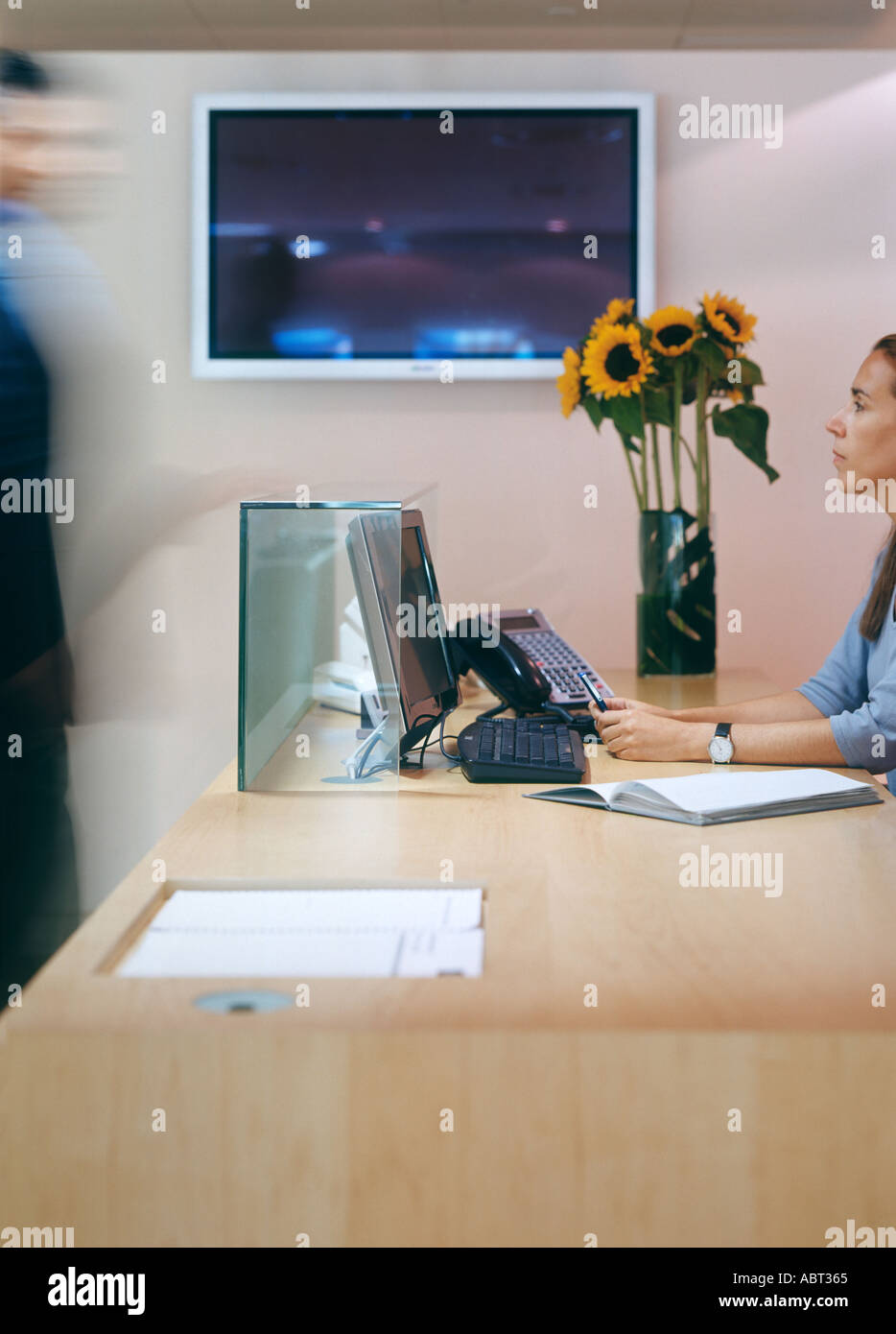 Profile female office receptionist hi-res stock photography and images ...