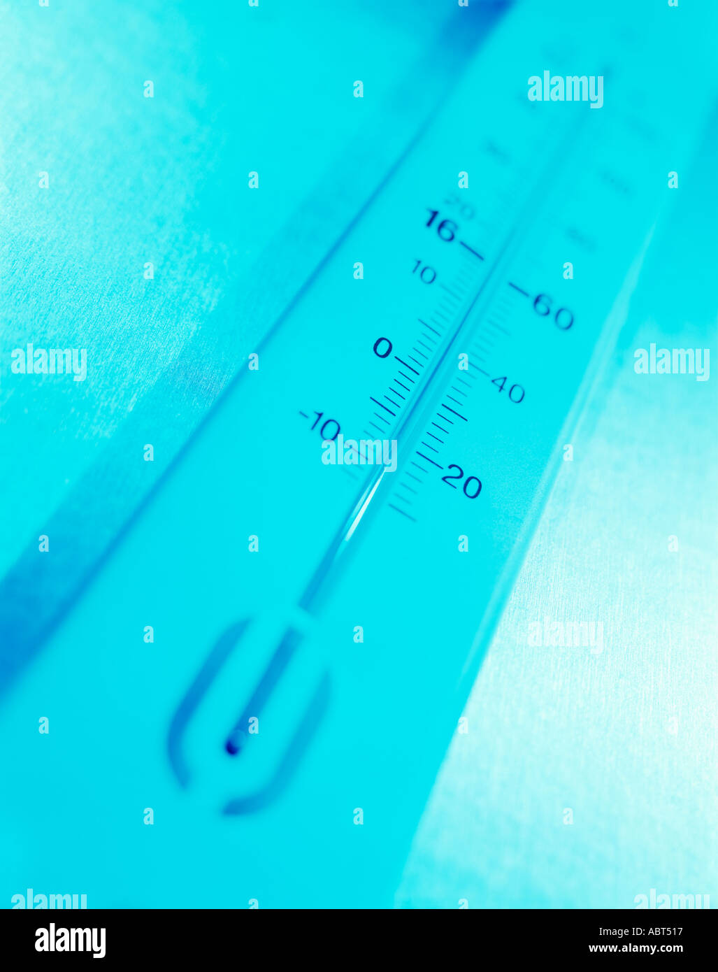 Falling thermometer hi-res stock photography and images - Alamy