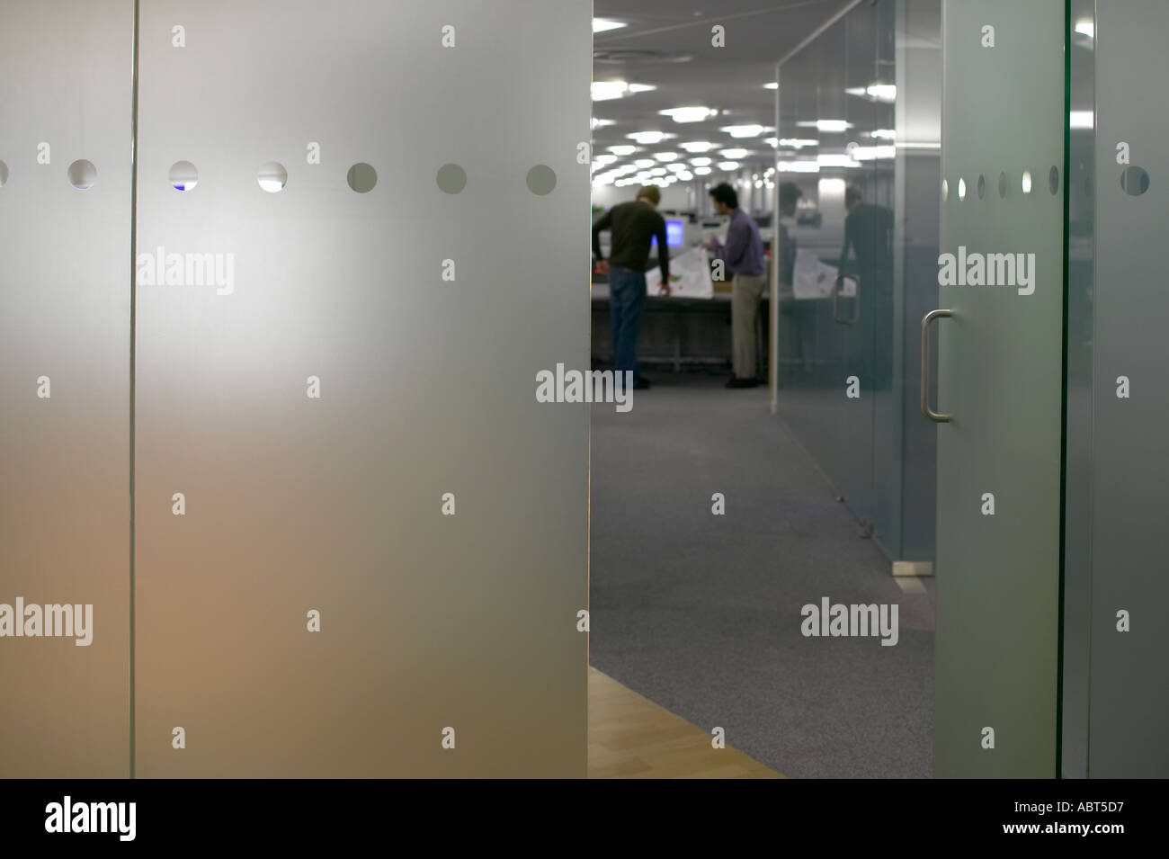 Workplace glass partition hi-res stock photography and images - Alamy