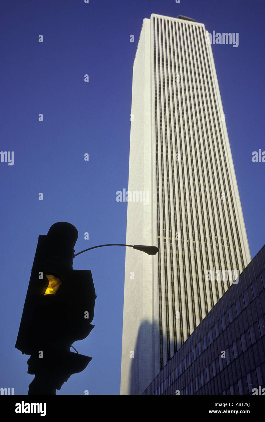 Standard oil building chicago hi-res stock photography and images - Alamy