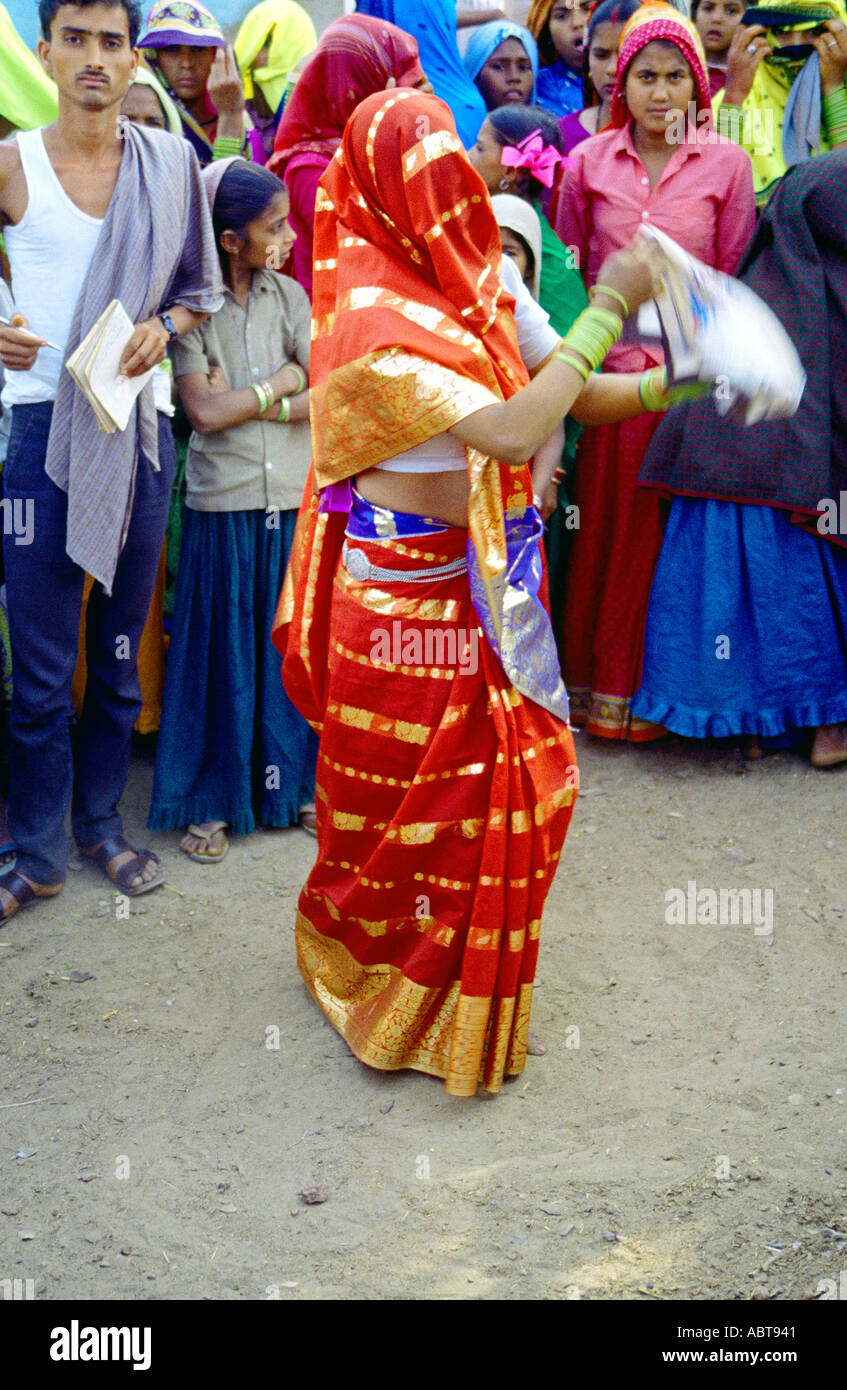 Hindu dancing hi-res stock photography and images - Alamy