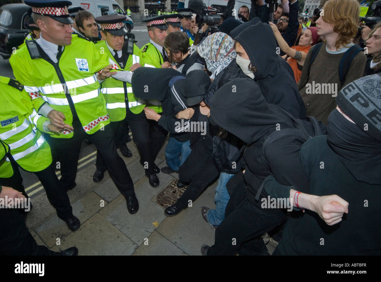 Demonstrators try to break Police line at 'Sack Parliament ...