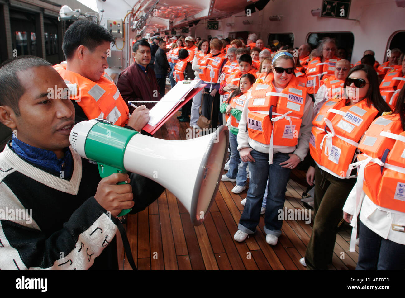 Ten man crew hi-res stock photography and images - Alamy