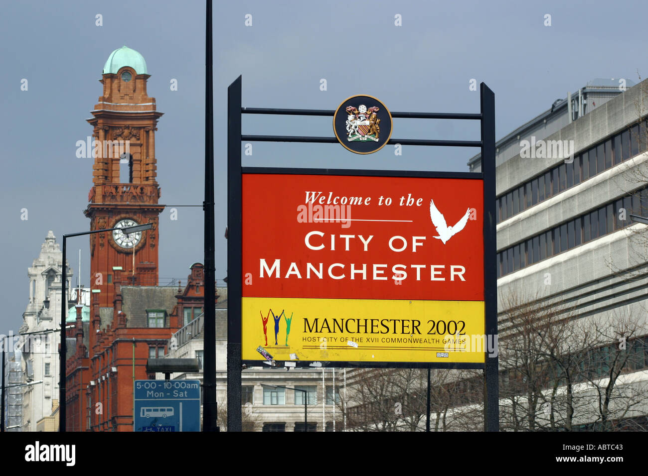 Welcome to manchester road sign hi-res stock photography and images - Alamy