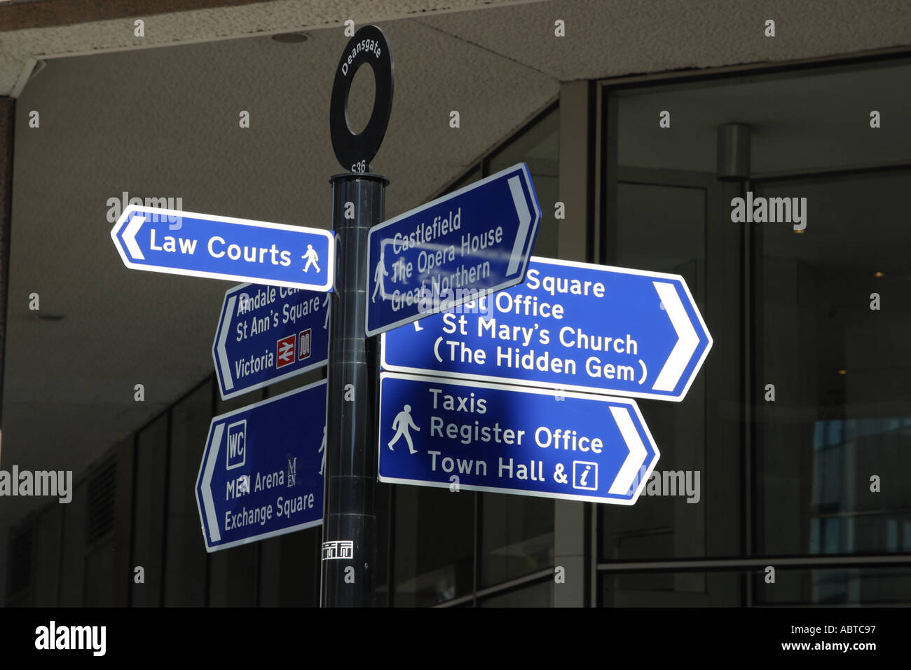 Manchester courts sign hi-res stock photography and images - Alamy