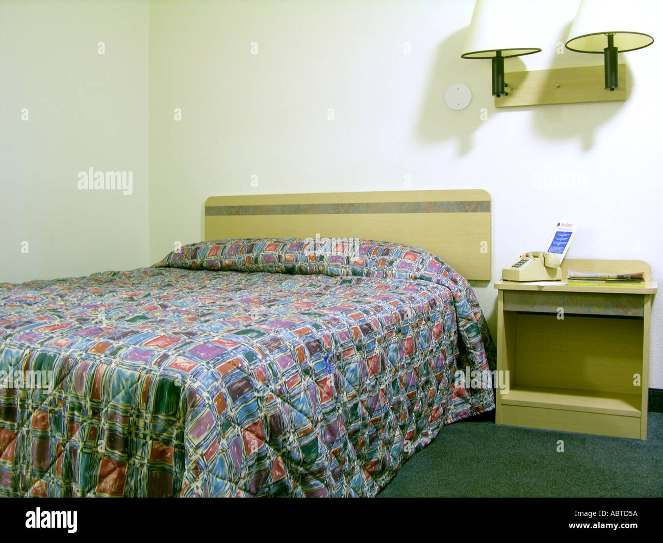 Empty hotel rooms lights hi-res stock photography and images - Alamy
