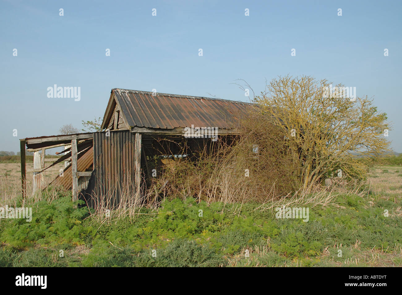 Derelict farm building hi-res stock photography and images - Alamy
