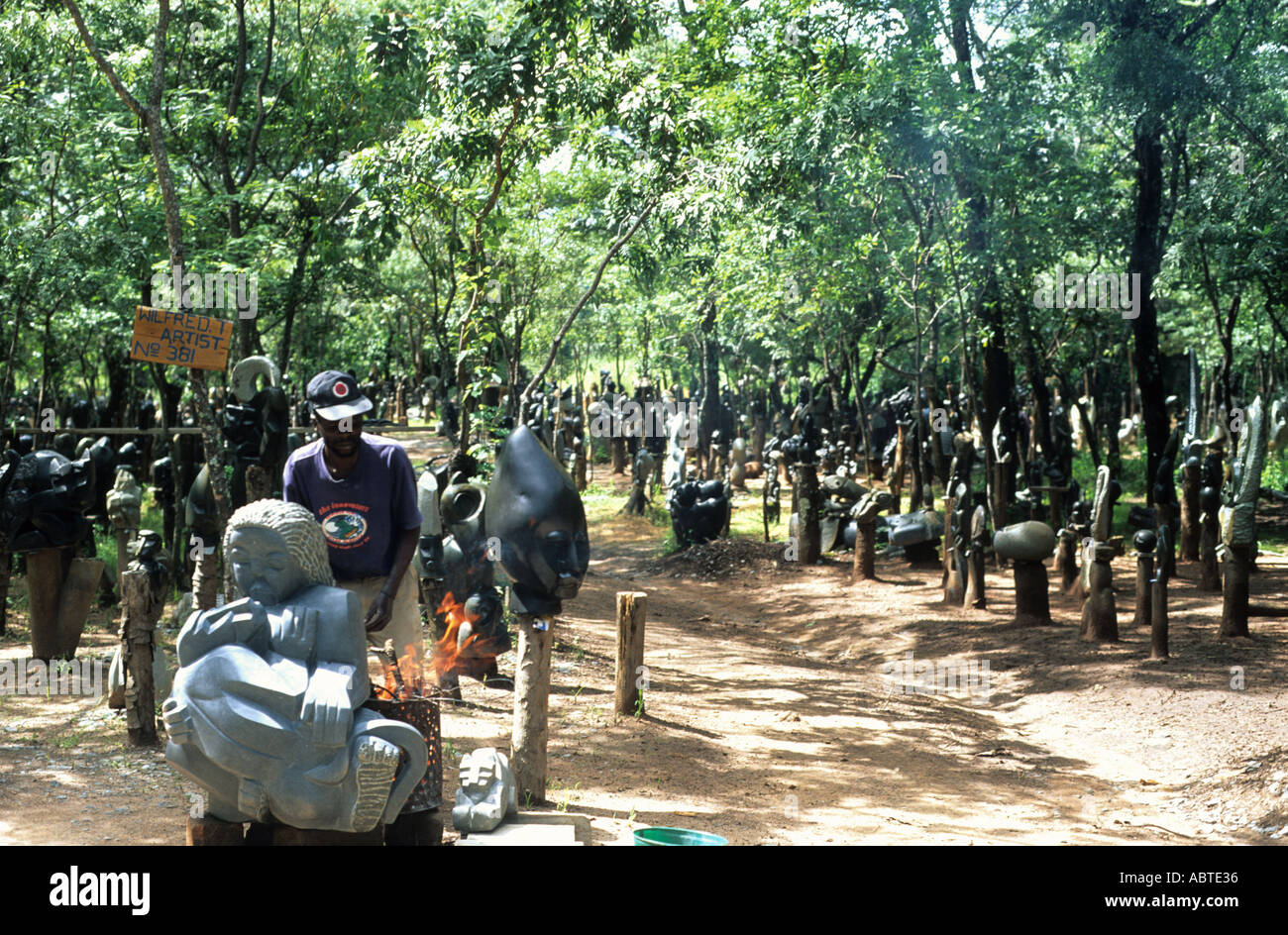 Tengenenge Sculpture co operative Zimbabwe Stock Photo - Alamy