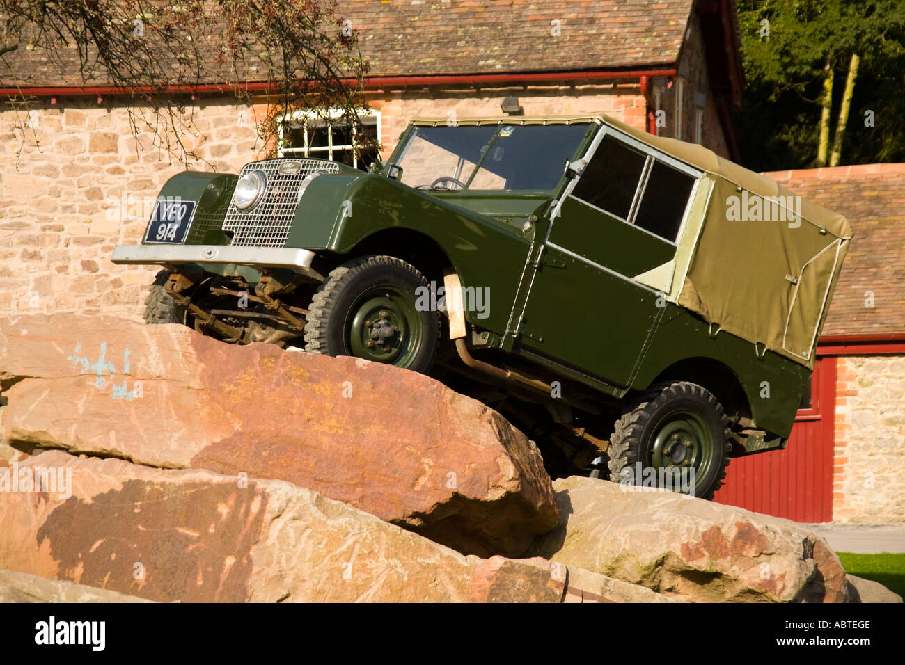 The Land Rover 4x4 experience Eastnor castle Herefordshire the Midlands ...