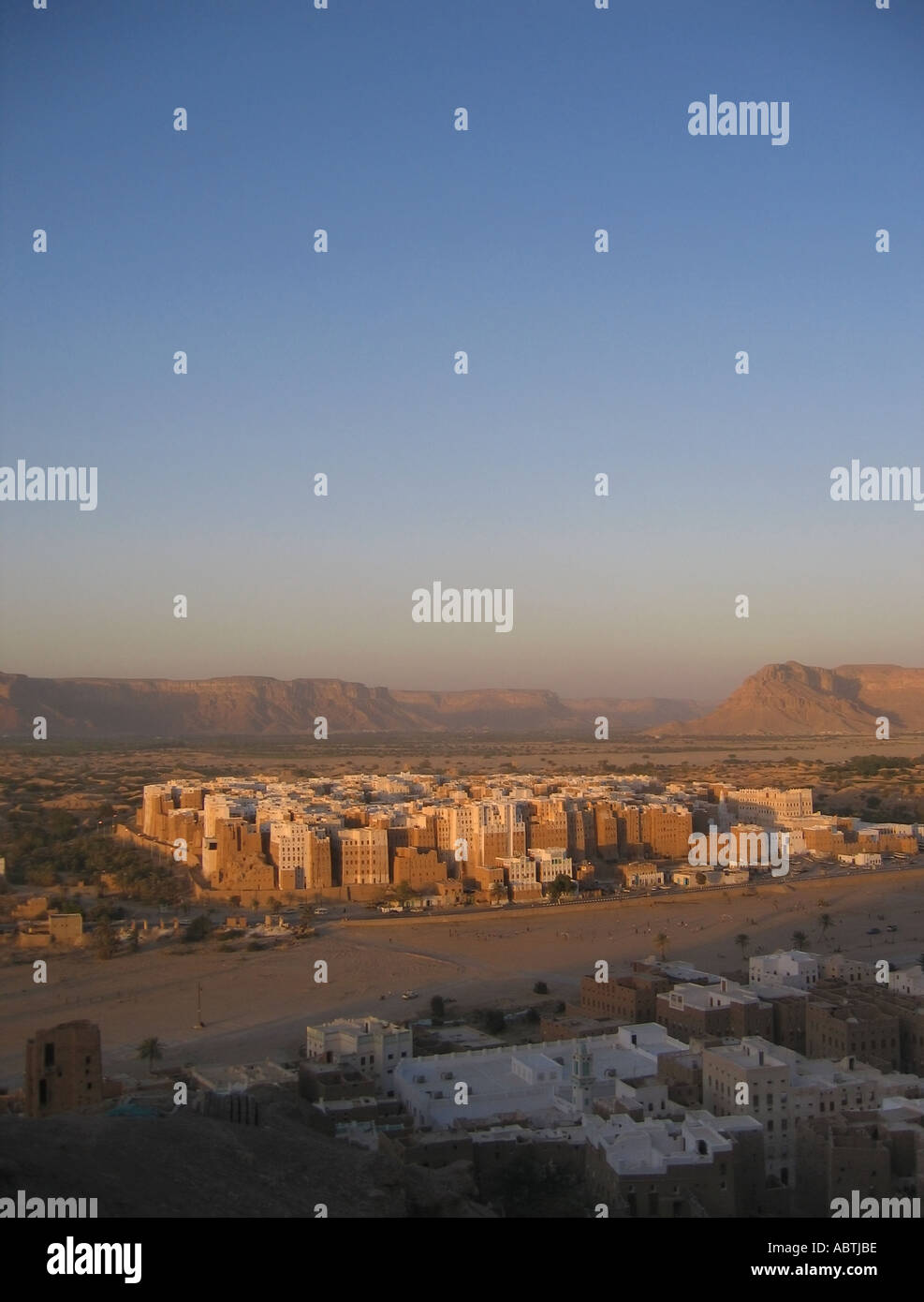 The city of Shibam in Wadi Hadramaut in Yemen Stock Photo - Alamy