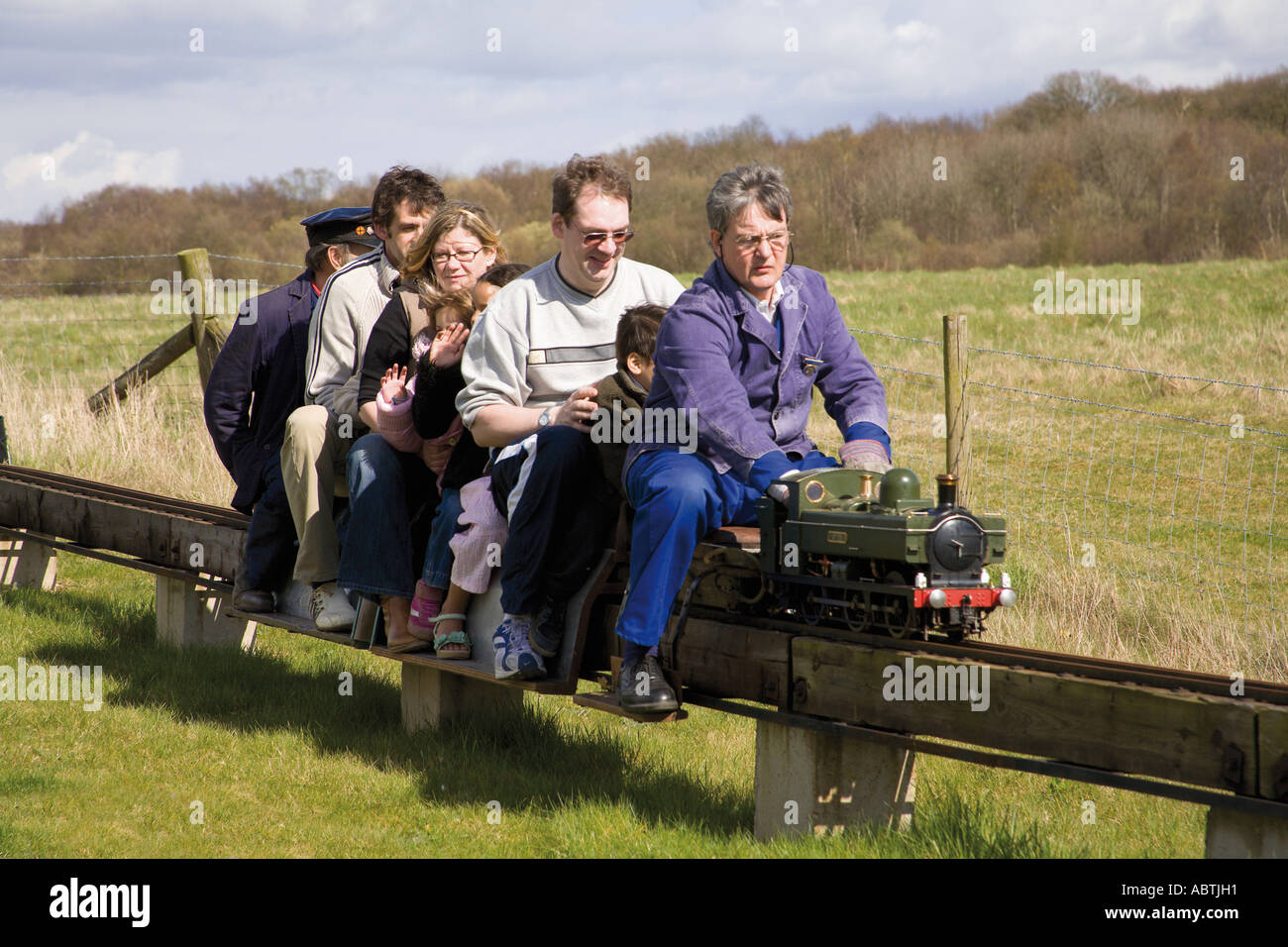 ryton pools country park warwickshire the midlands miniature railway ...