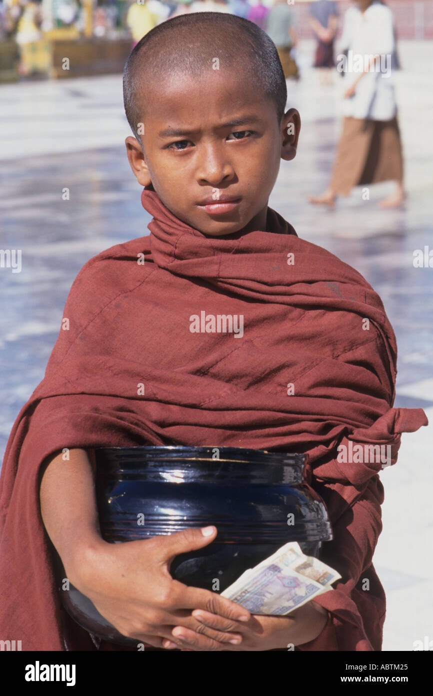 Myanmar Yangon young buddhist monk Stock Photo - Alamy