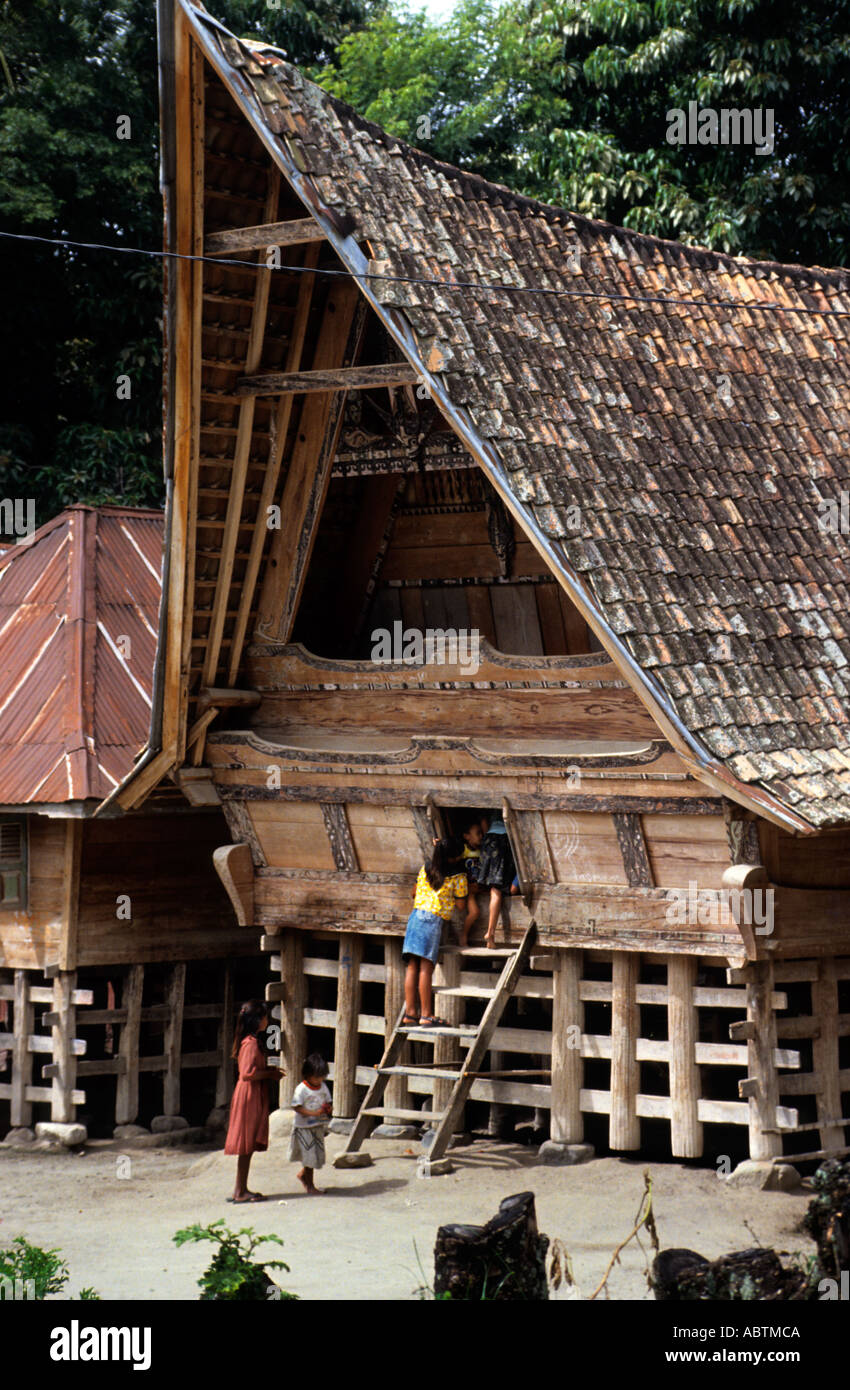Long House Samosir Toba Batak (Toba,Karo,Simalungun,Pak Pak, Mandailing ...