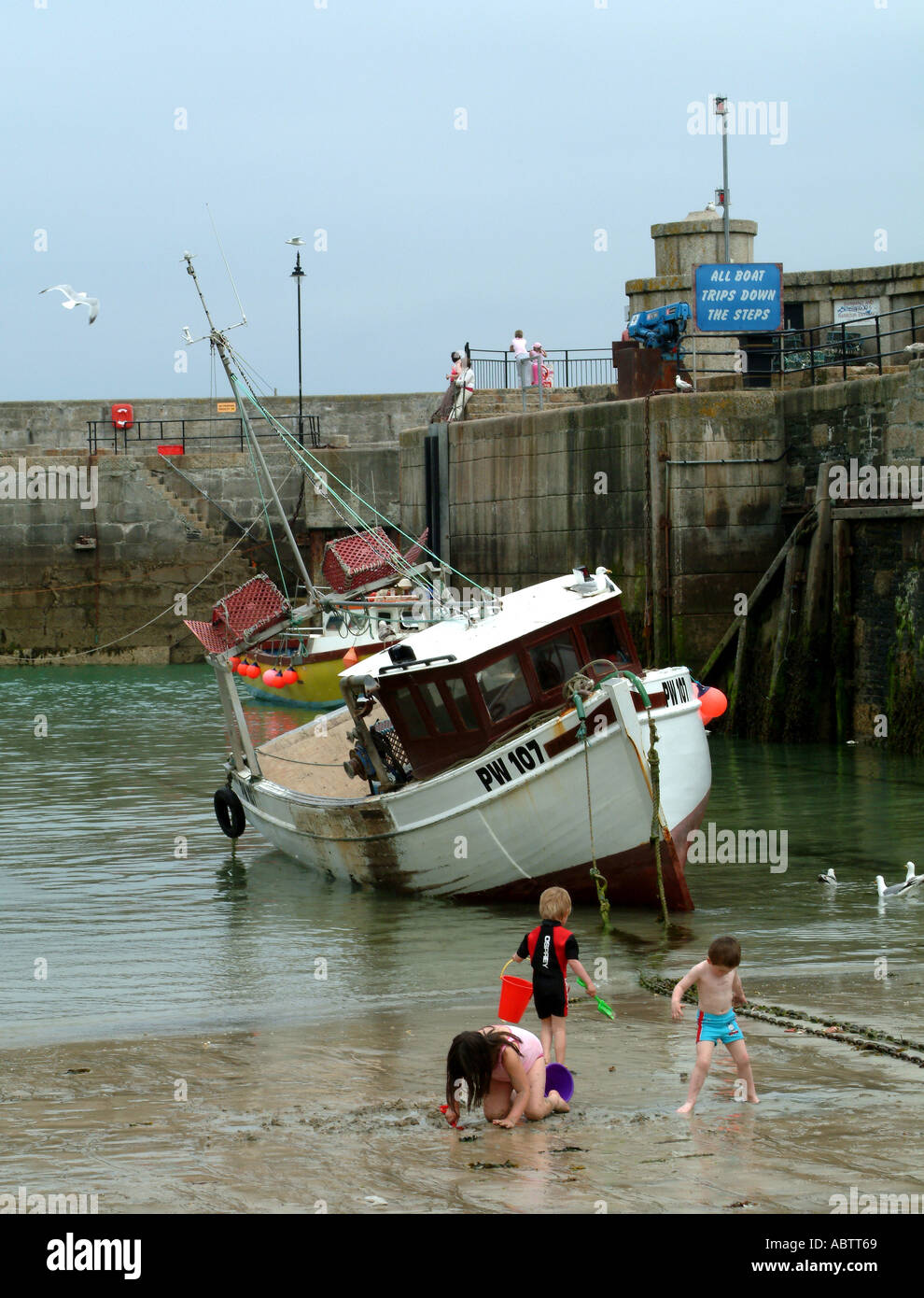 Children playing with boats hi-res stock photography and images - Alamy