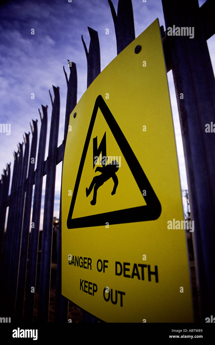 Danger of death keep out sign hi-res stock photography and images - Alamy