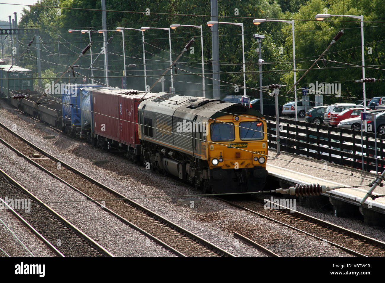Freightliner Container Train passes through Huntingdon Station Stock ...