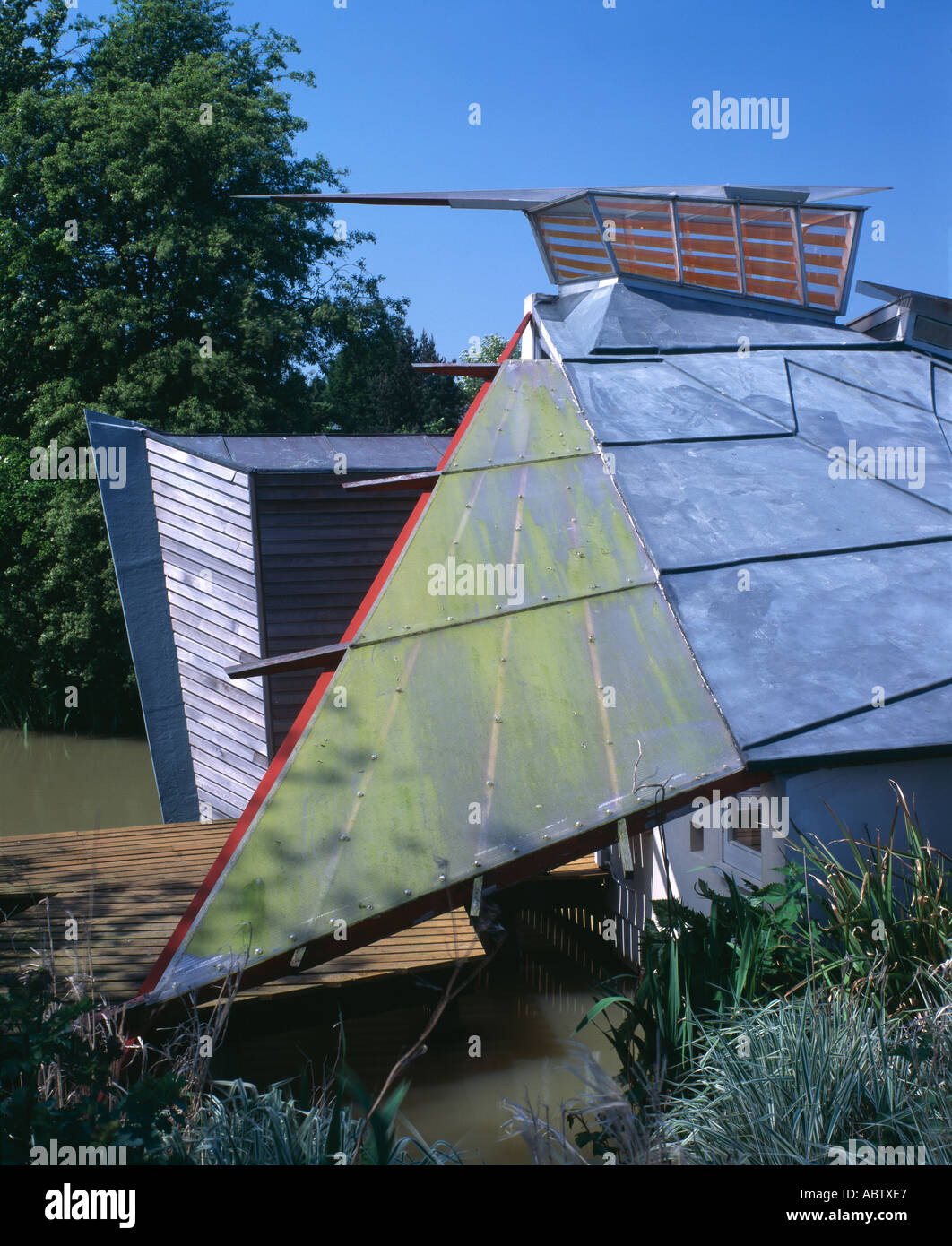 The Shack: Studio and hide for a wildlife photographer ...