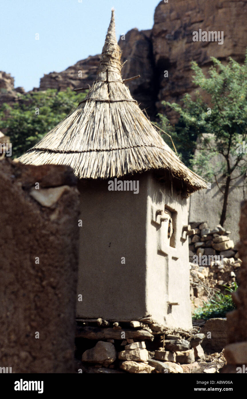 Hut in Dogon region Mali Stock Photo - Alamy