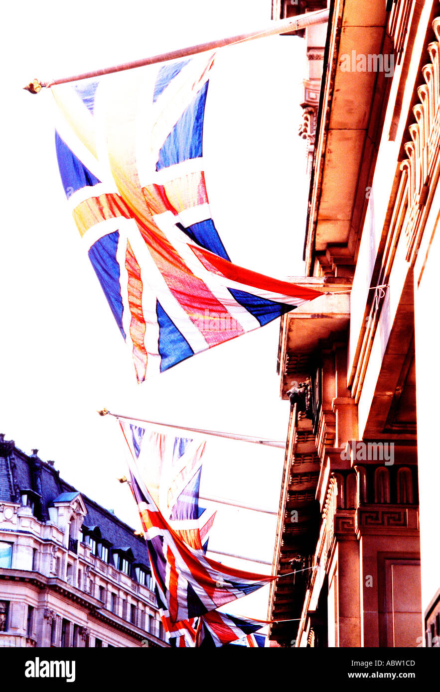English flag flying outside hi-res stock photography and images - Alamy