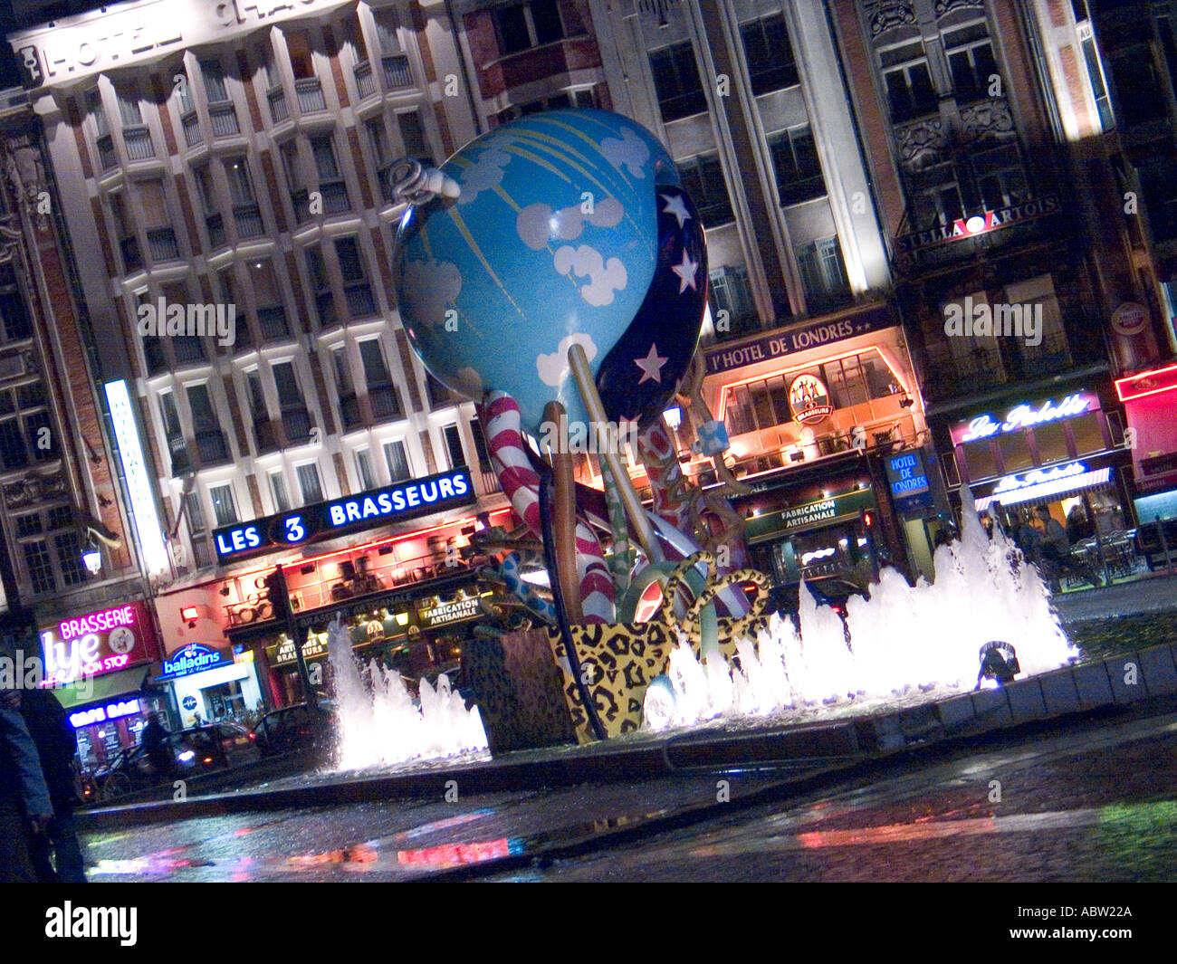 Lille city of culture night time illuminat hi-res stock photography and ...
