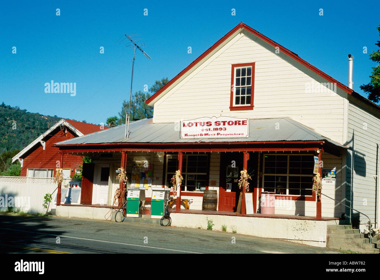 Grocery shop proprietor hi-res stock photography and images - Alamy