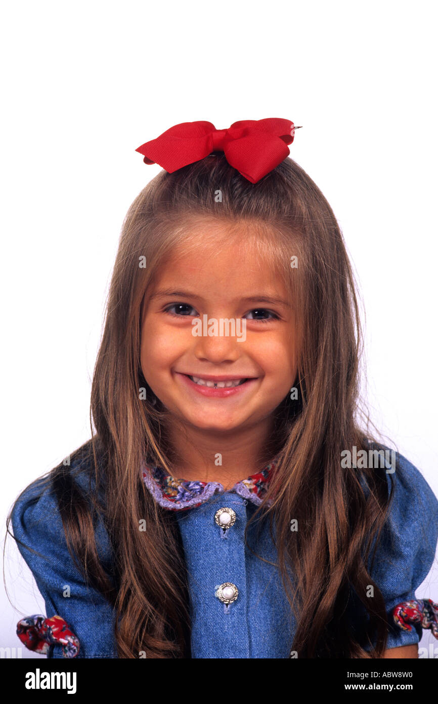 Young girl age 5 smiling portrait at camera Stock Photo - Alamy