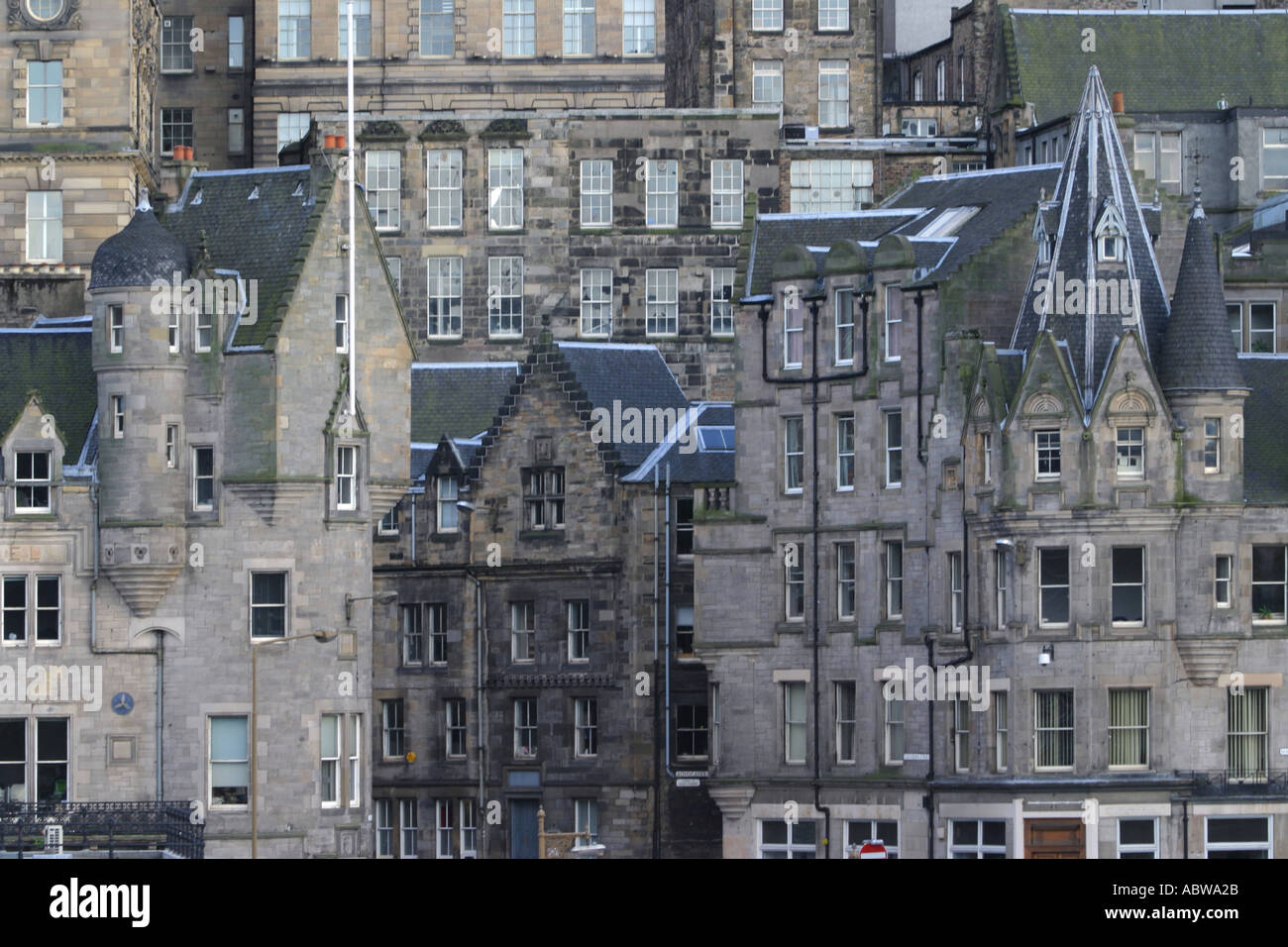 Old buildings edinburgh hi-res stock photography and images - Alamy