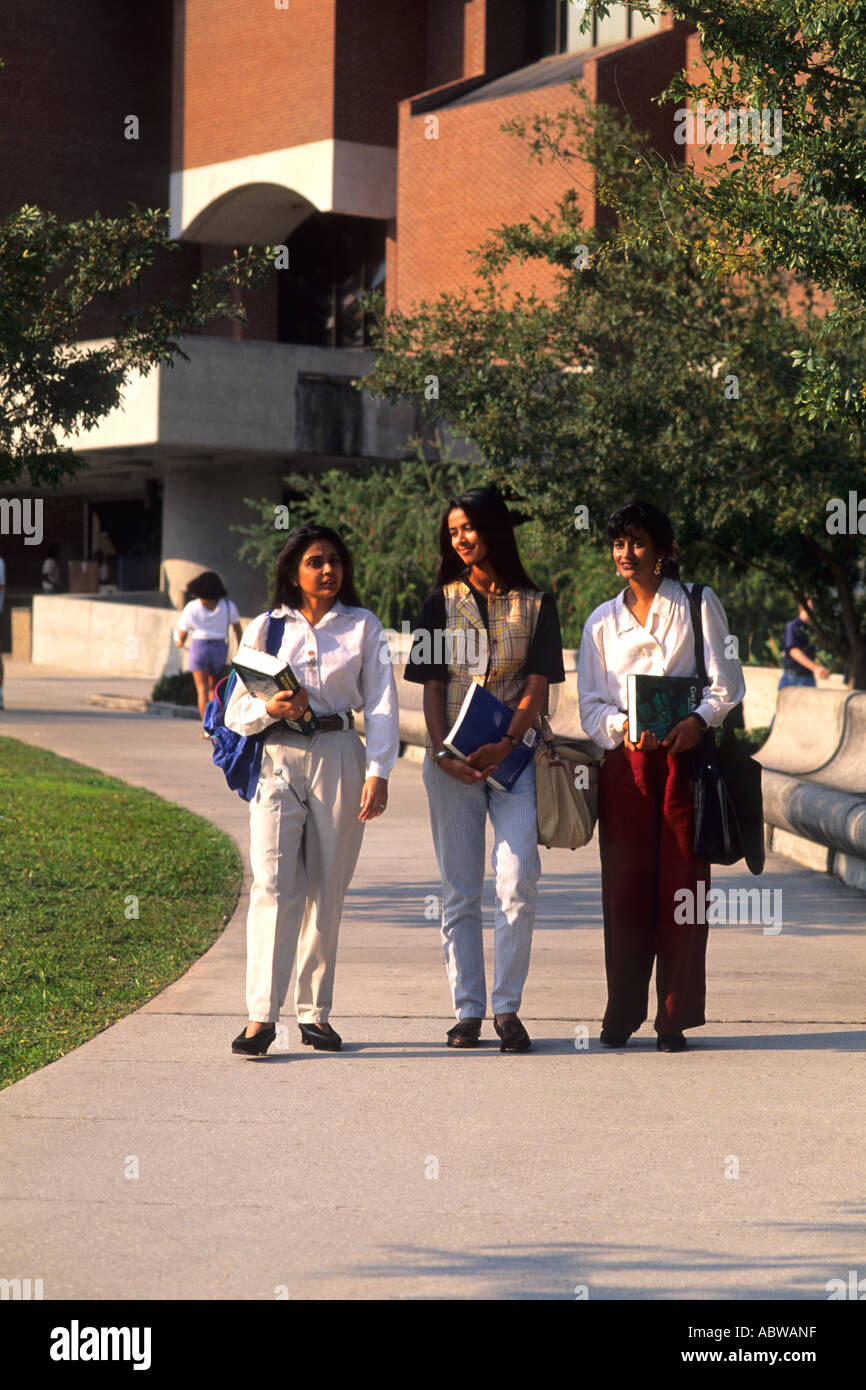 College students walking together towards class on campus Stock Photo ...