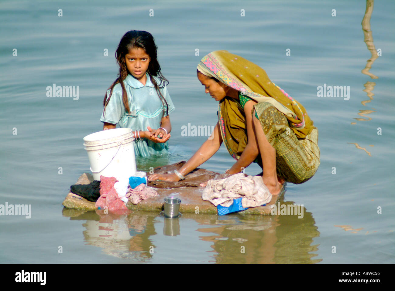 Clothes washing in the ganges Stock Photo - Alamy