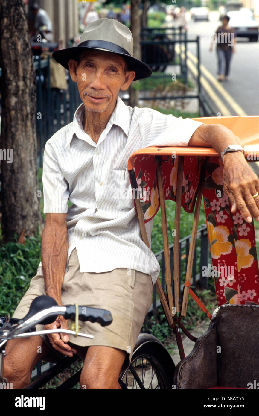 Singapore rickshaw hi-res stock photography and images - Alamy