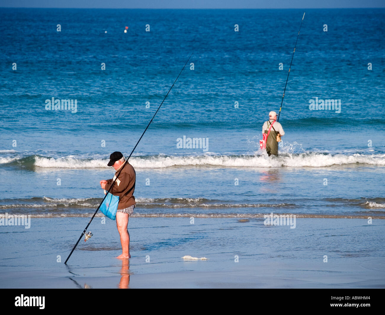 Anglers at beach hi-res stock photography and images - Alamy