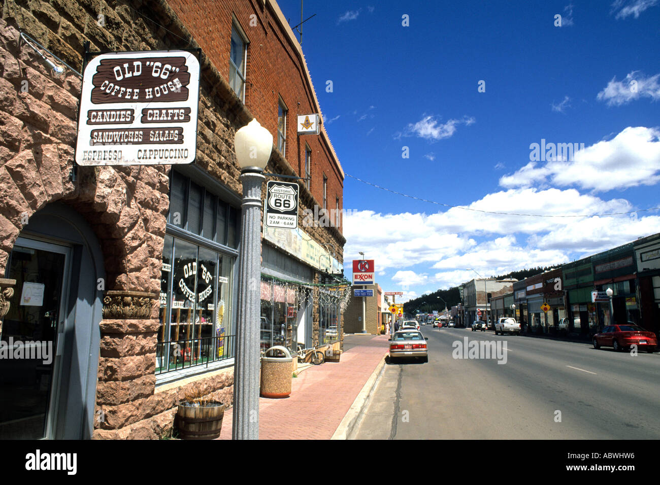 Eagles standing hi-res stock photography and images - Alamy