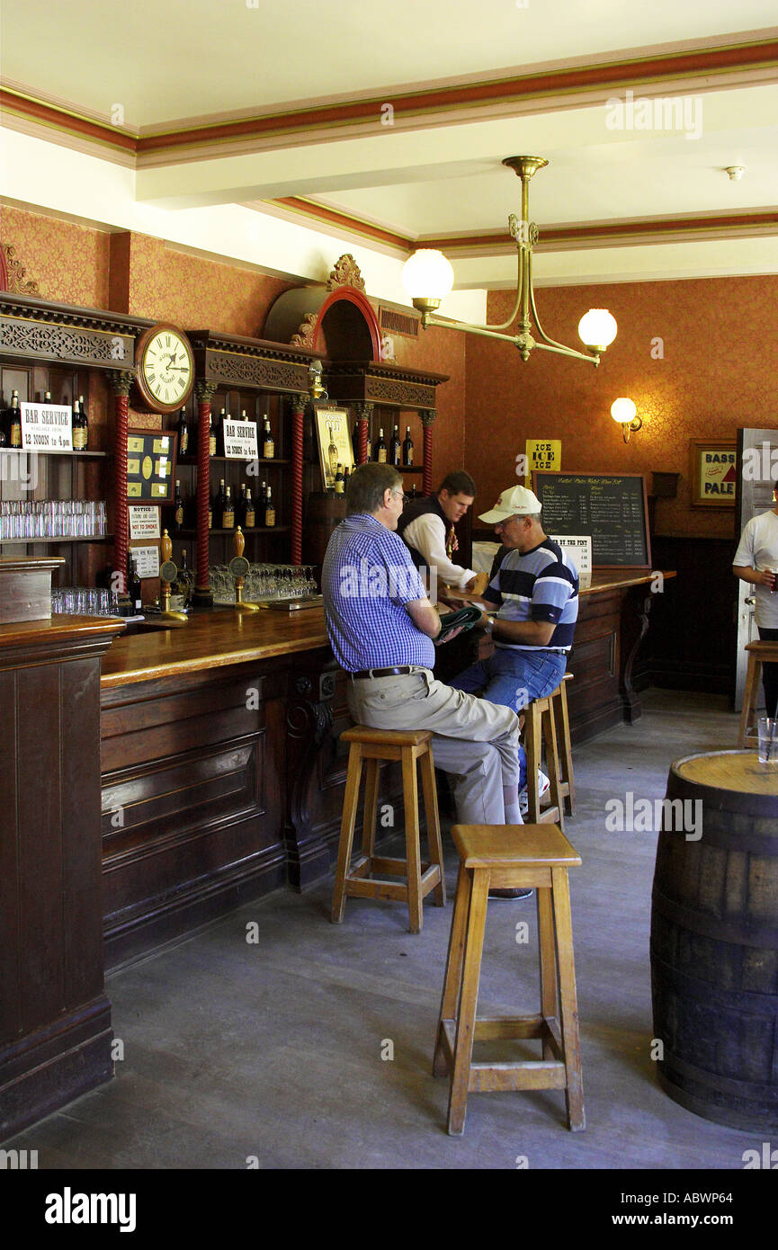 Taverns 1800s hi-res stock photography and images - Alamy