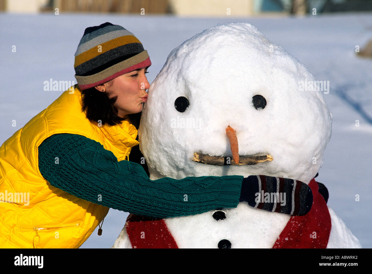Snowman and snow woman kissing hi-res stock photography and images - Alamy