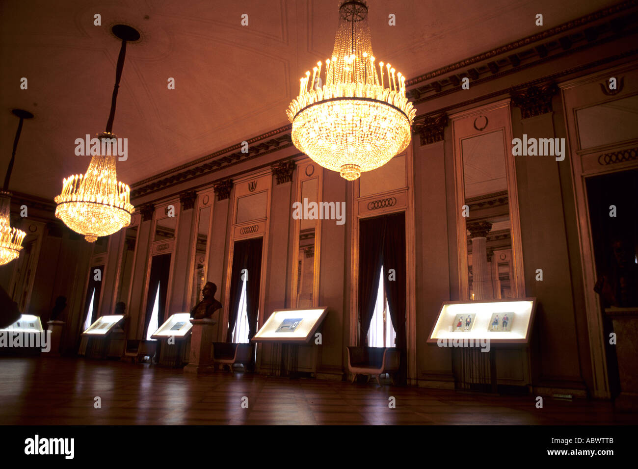 Inside The Theather La Scala the worlds best opera house in Milan ...