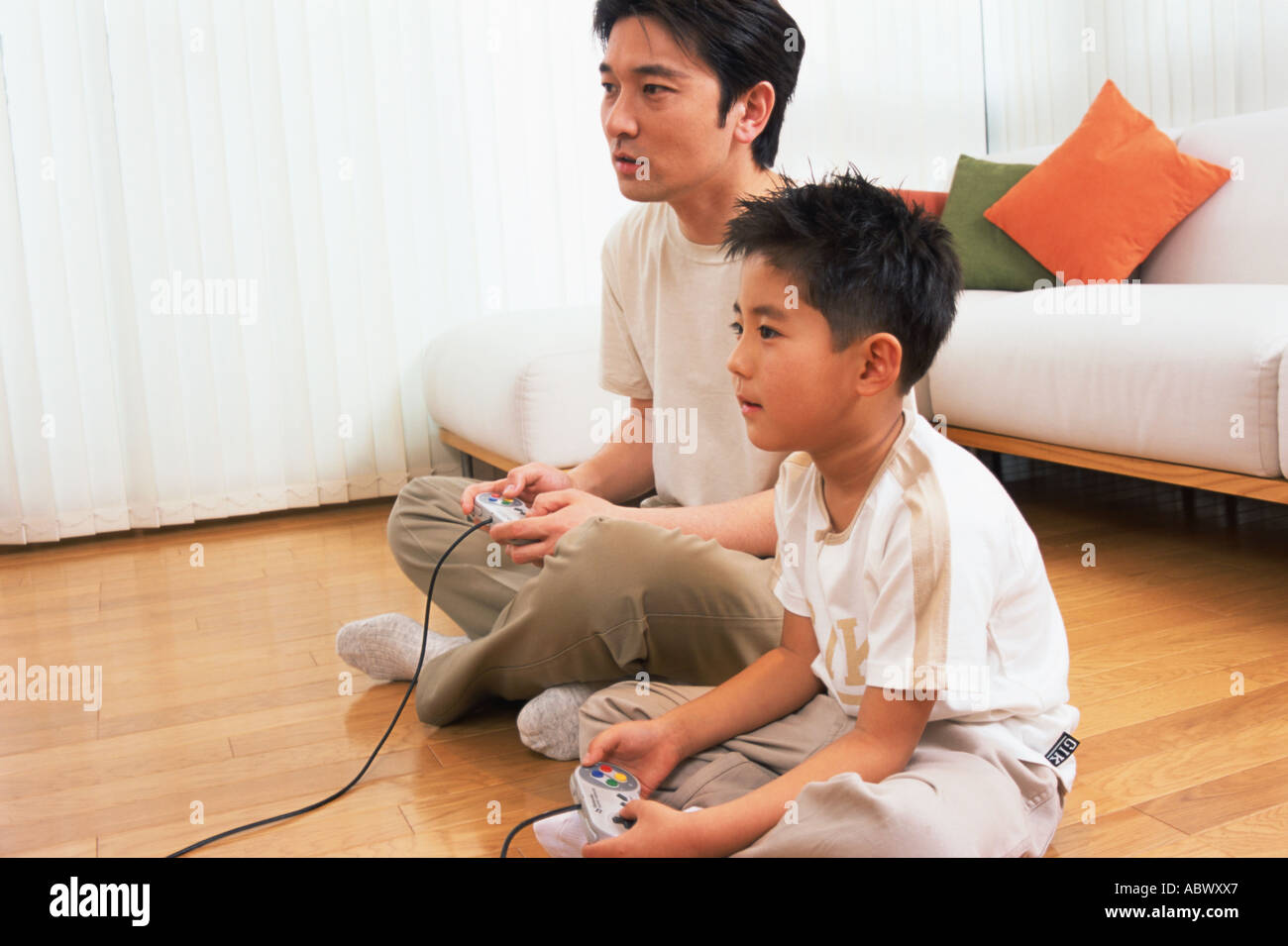 Boy playing a video game parent hi-res stock photography and images - Alamy