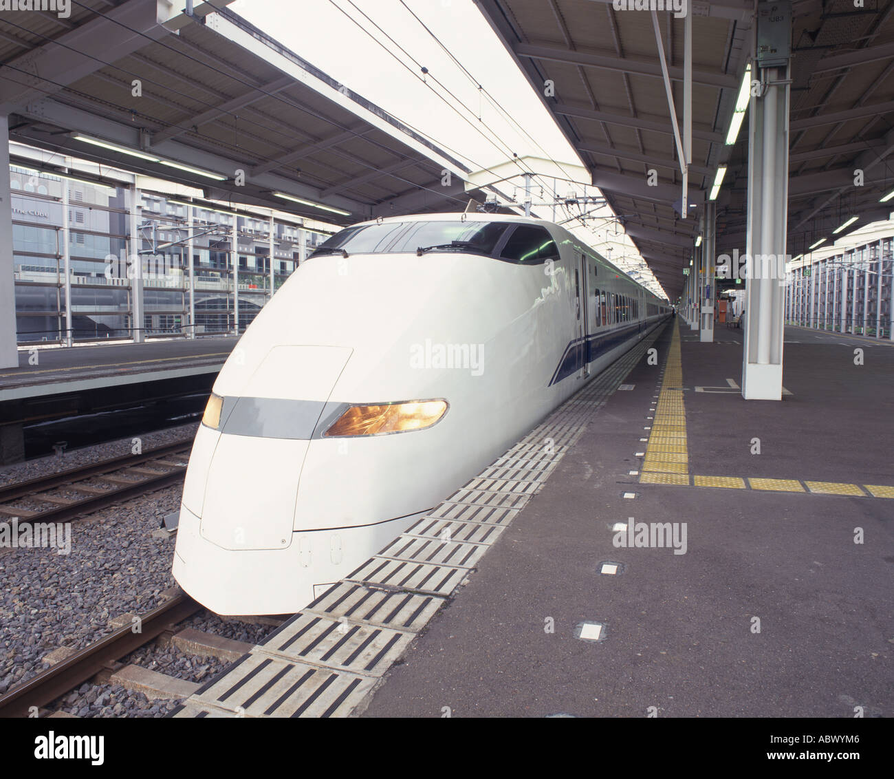 Bullet train side view hi-res stock photography and images - Alamy