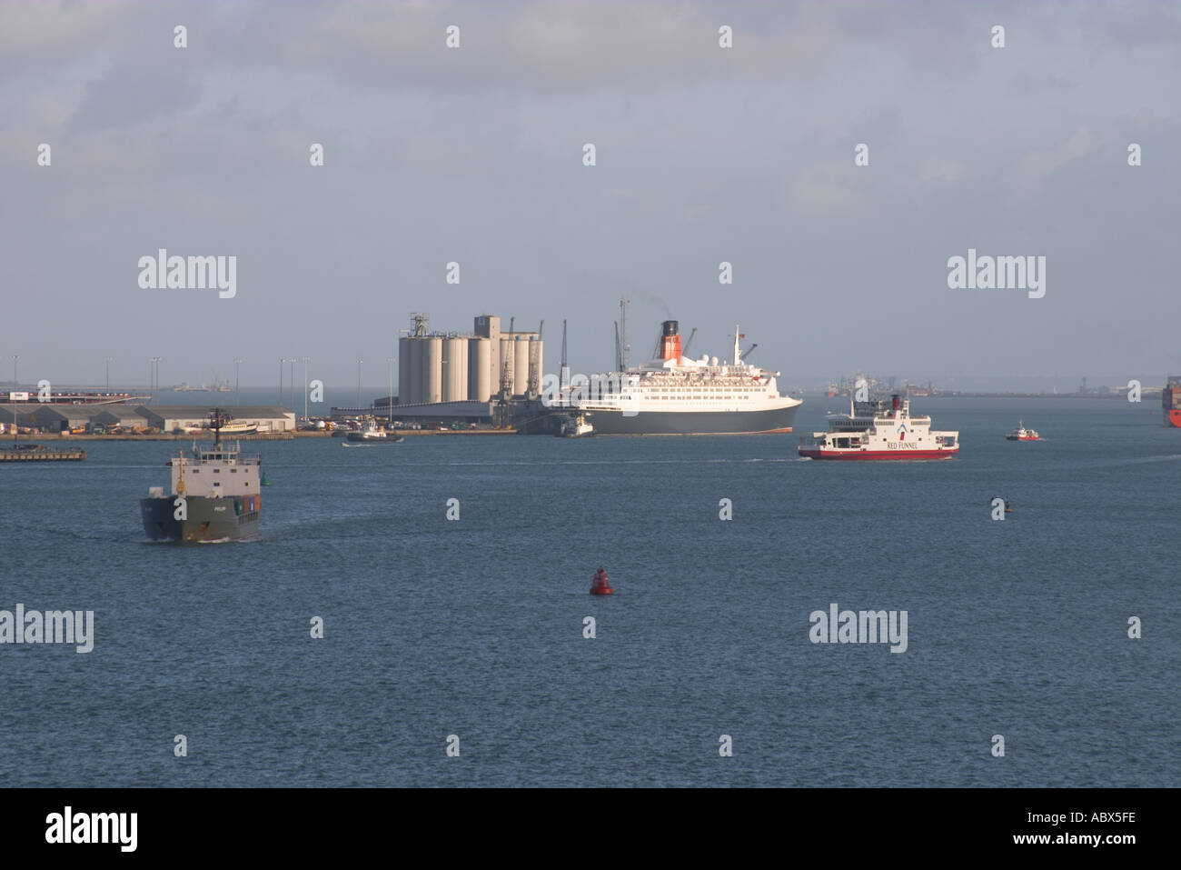 Queen Elizabeth 2 cruise Cunard cruise ship at the Cunard dock at ...