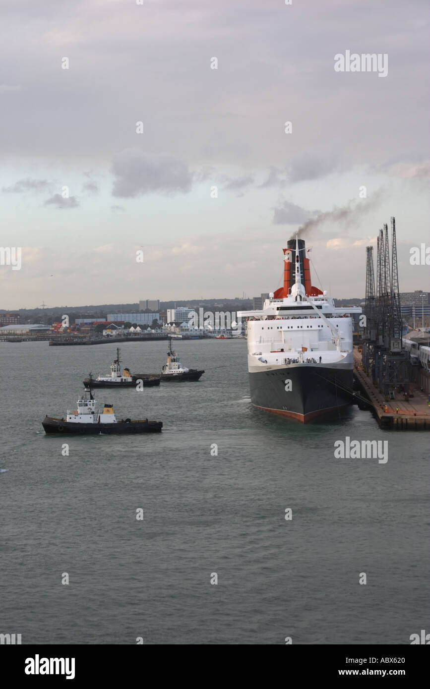 Cunard container ship hi-res stock photography and images - Alamy