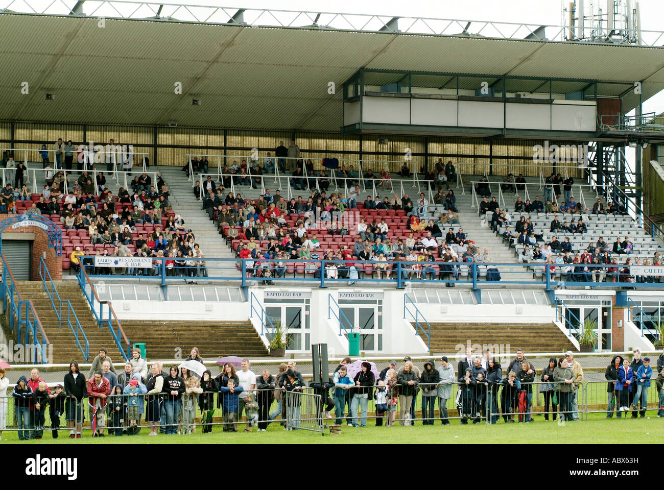 Beverley racecourse hi-res stock photography and images - Alamy
