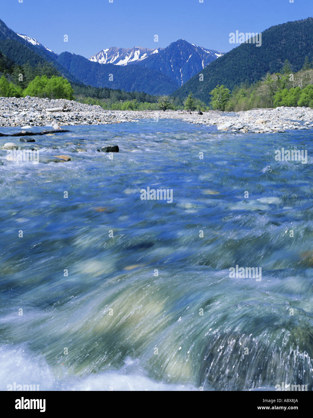 River between mountains hi-res stock photography and images - Alamy
