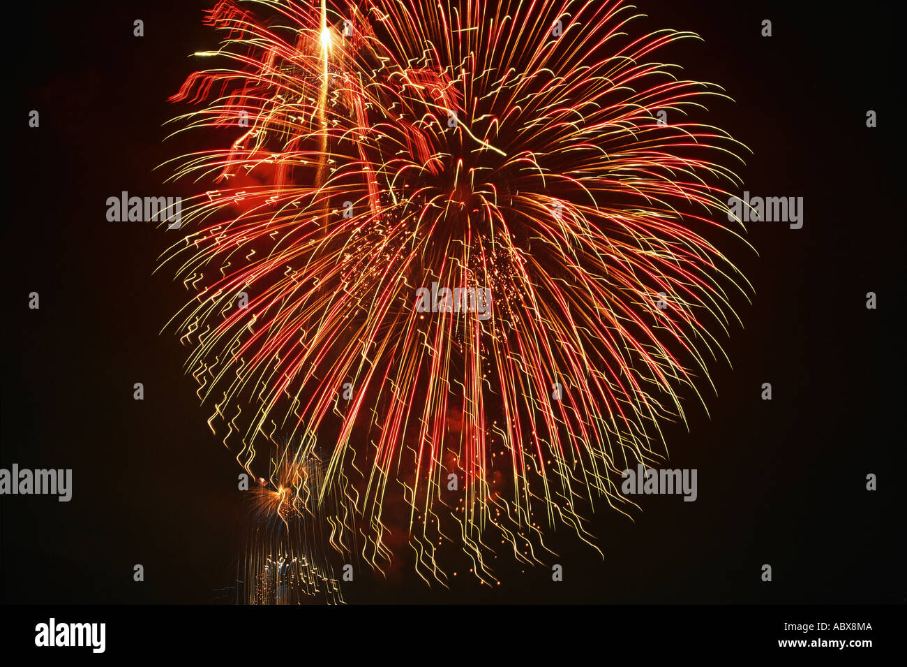 Fireworks bursting in night sky hi-res stock photography and images - Alamy