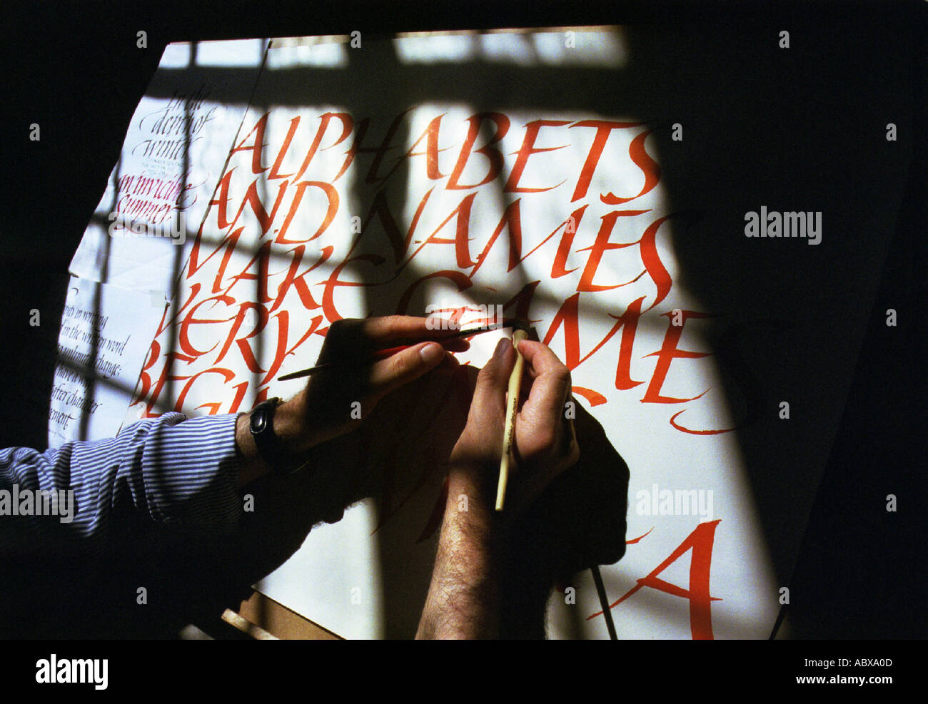 Hand fingers light communicate hi-res stock photography and images - Alamy