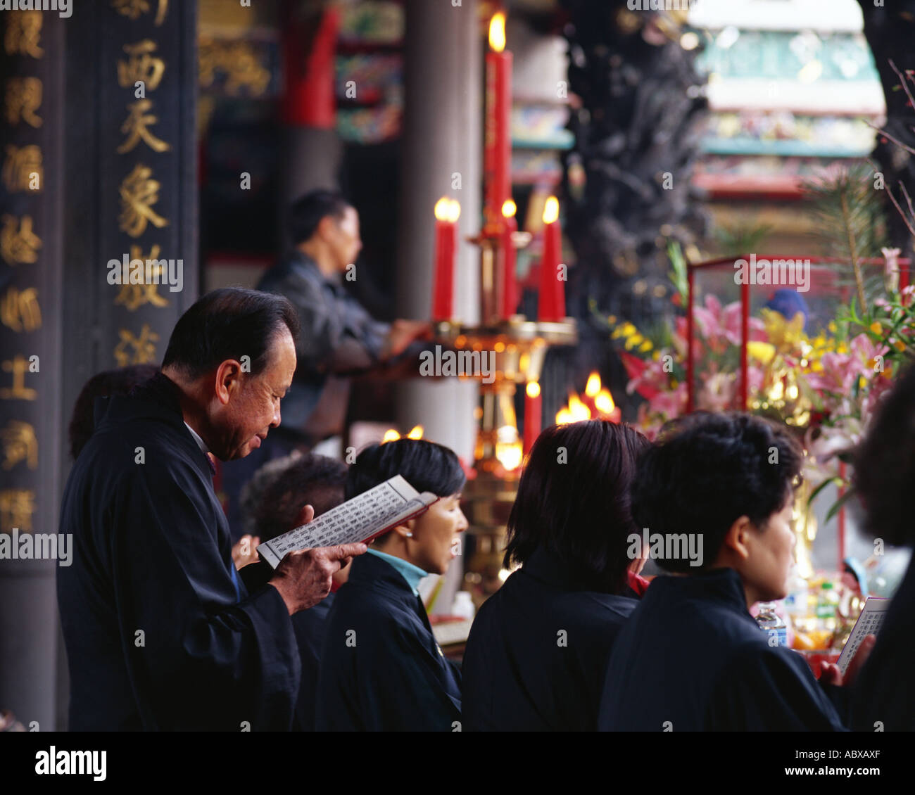 People praying at temple Stock Photo - Alamy
